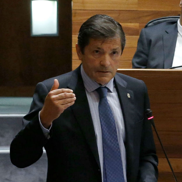 Javier Fernández propone a Podemos e IU un acuerdo de legislatura