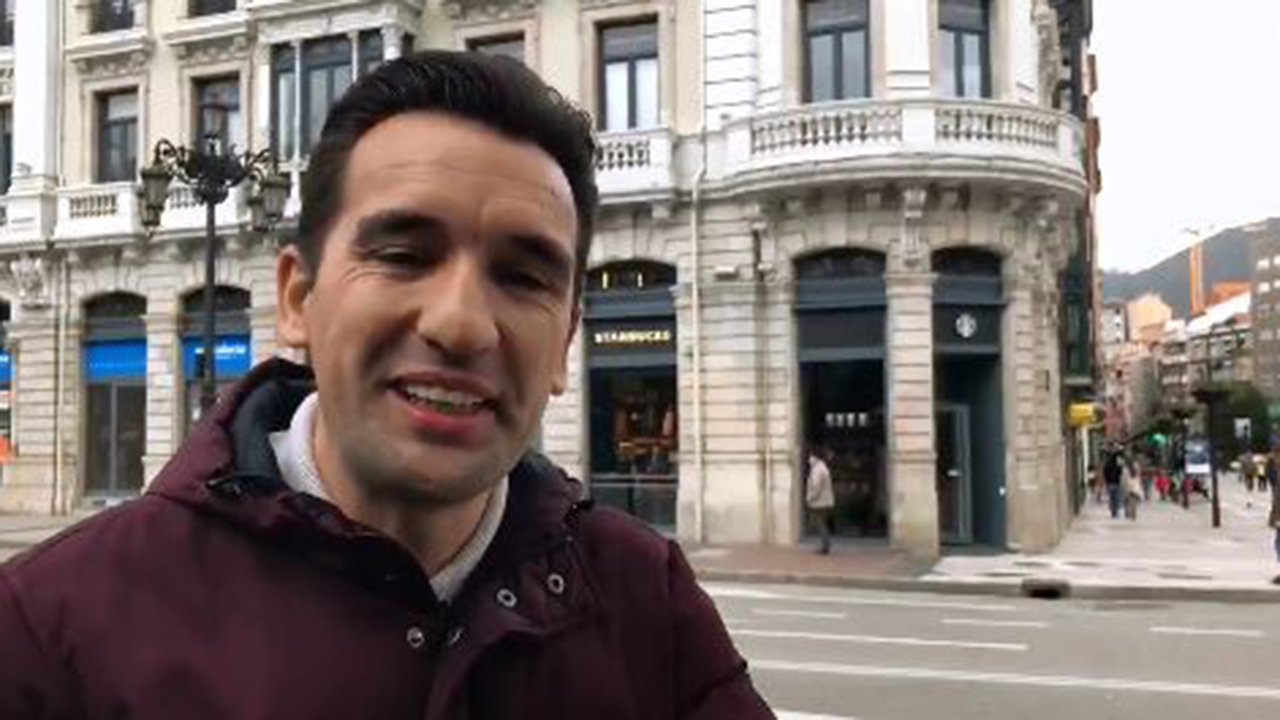 La burla viral de un famoso cómico gallego a los primeros del Starbucks ...