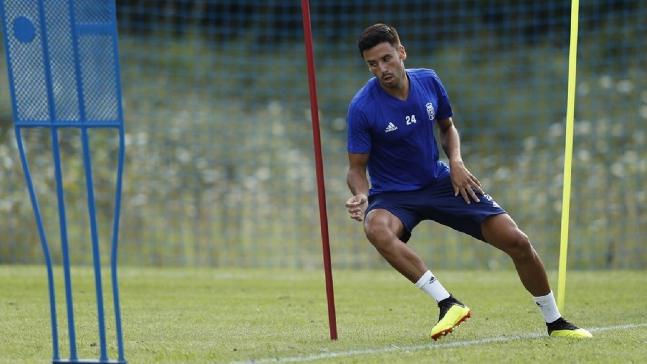 Javi Muñoz apuesta por un Oviedo competitivo y "muy fuerte" en defensa