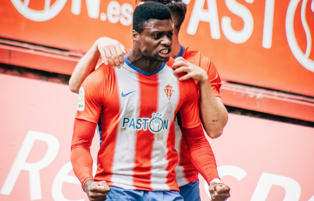 Neftali cambia de posición en Valencia