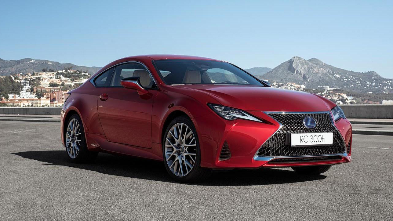 Lexus actualiza el Coupé premium RC 300h