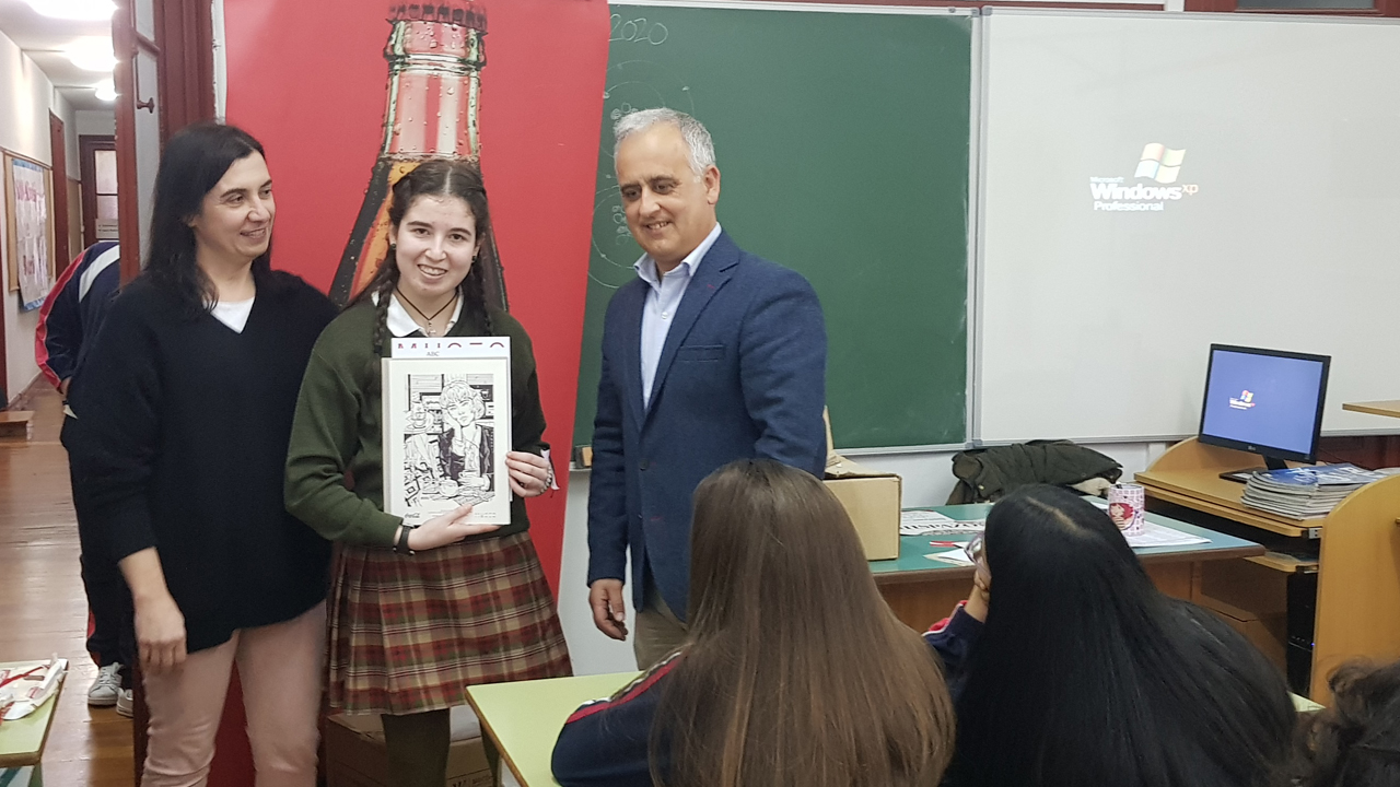 Coca-Cola entrega a Luz Covadonga Ramirez el libro ilustrado que recoge ...