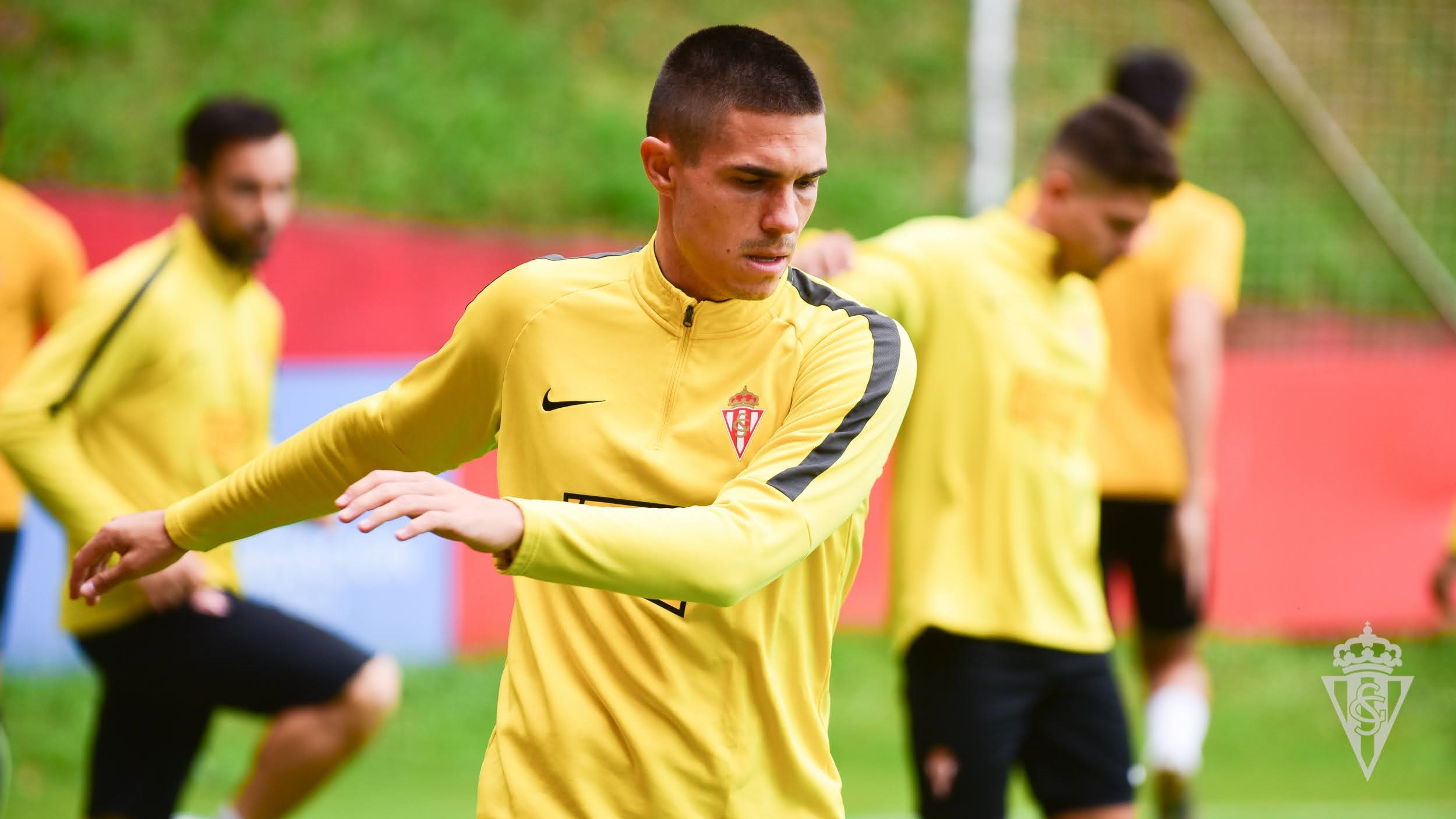 Djuka, novedad en el entrenamiento del Sporting