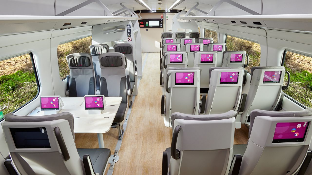 Así es el interior del Avril, el AVE prémium que espera Asturias