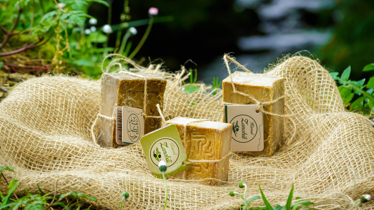 El jabón más antiguo de la historia se distribuye en Oviedo