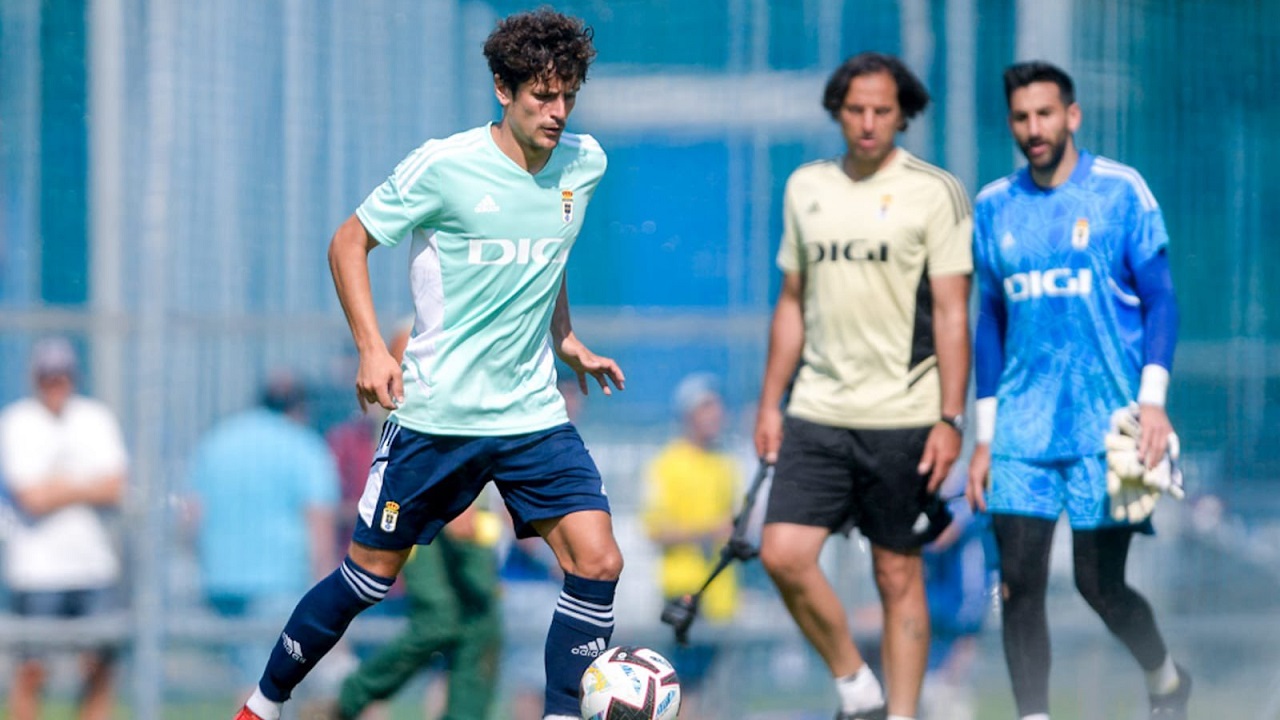 Victoria del Oviedo, con goles de Obeng y Álex Cardero, ante un gran ...