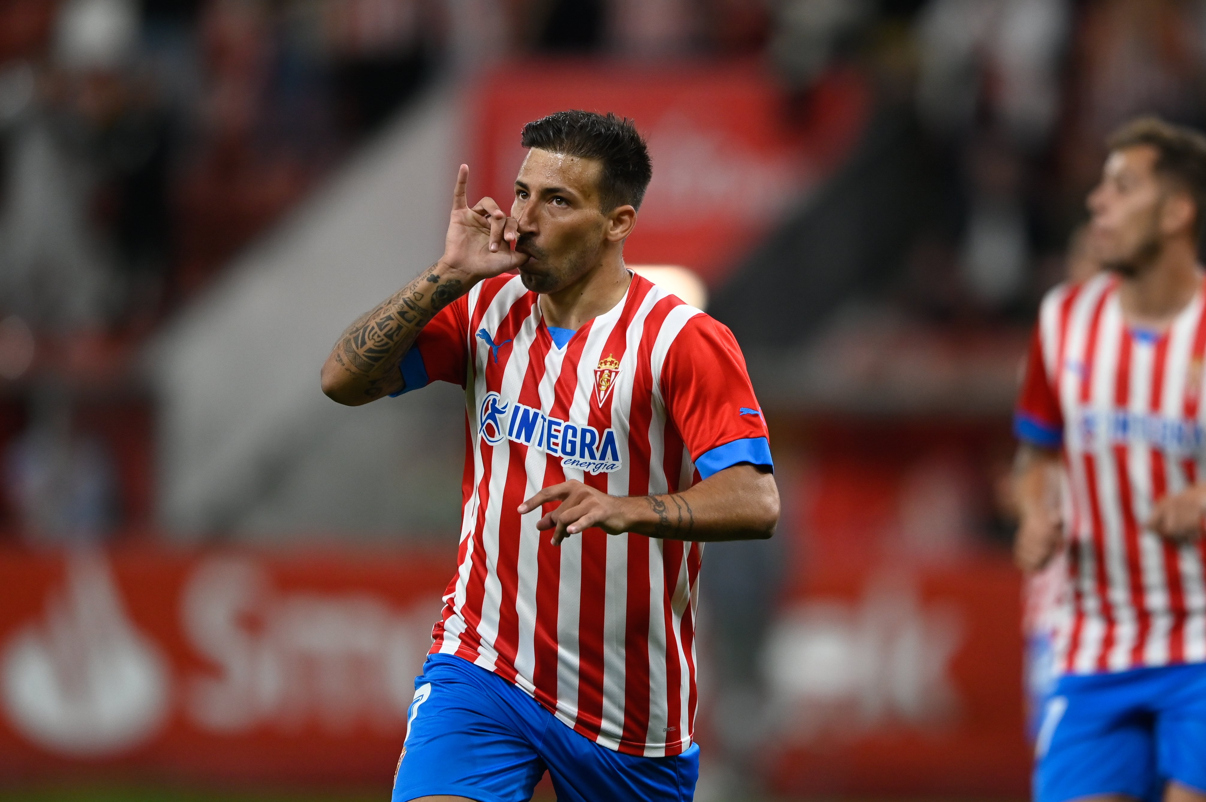 Vídeo: Así fue el golazo de Aitor desde mediocampo en la salvación del ...