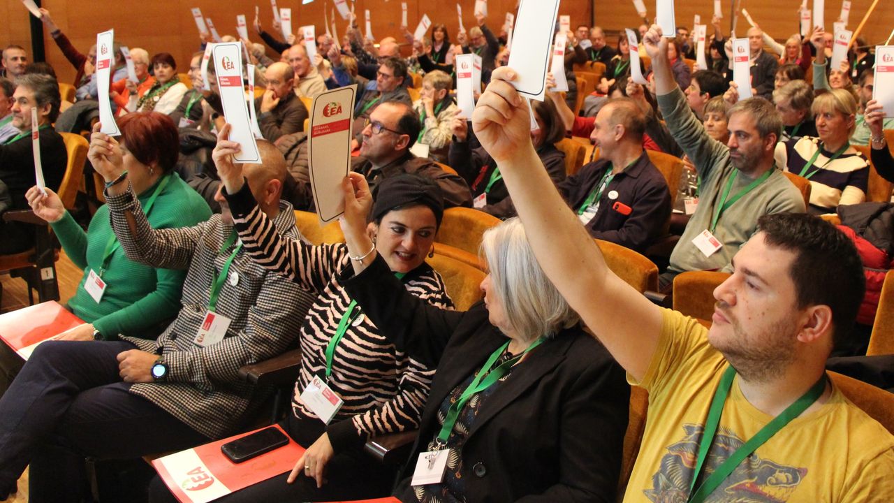 Eusko Alkartasuna, a punto de partirse en dos