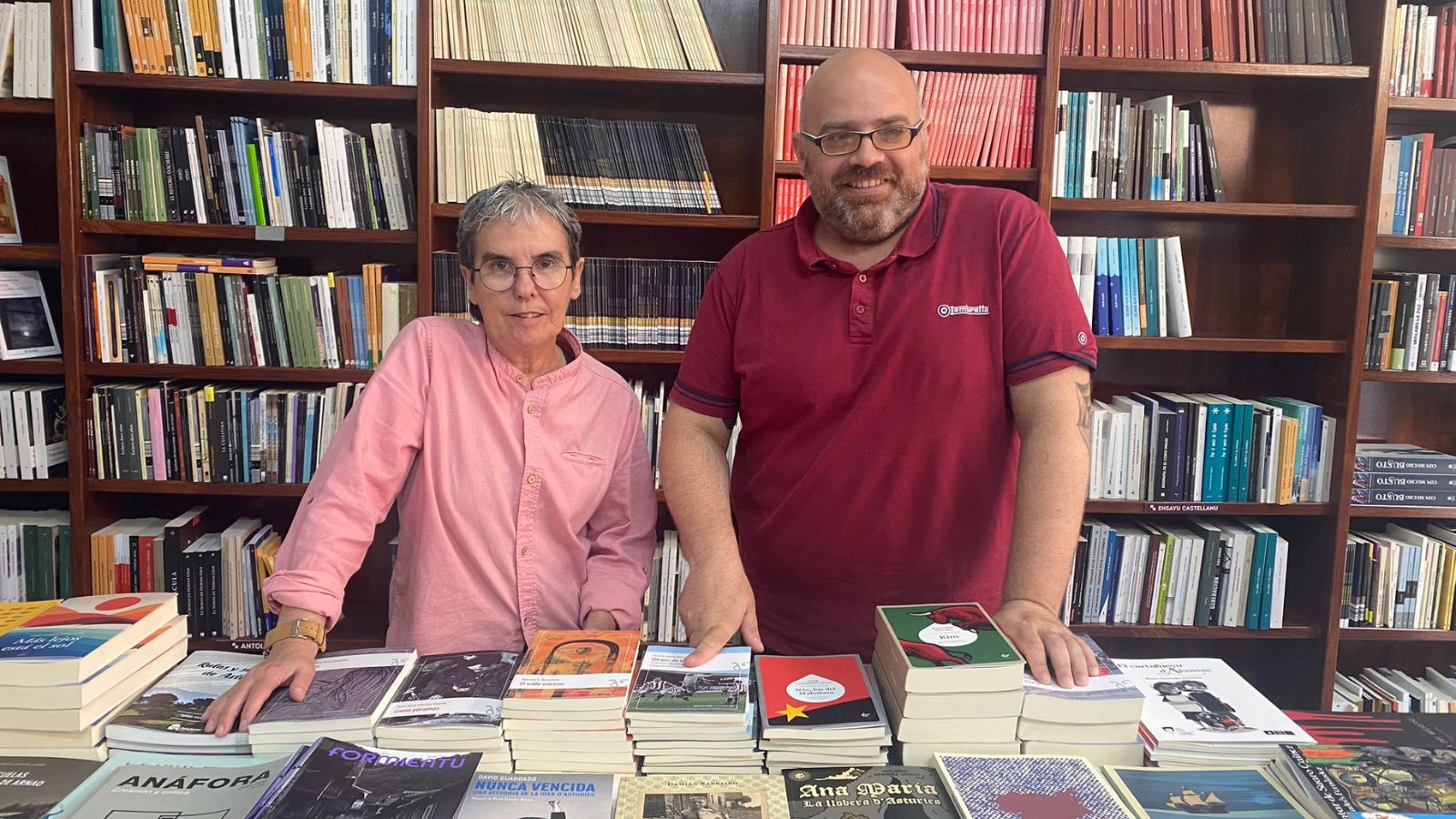 «El Quijote», «1984» y hasta «Harry Potter»: la librería de Oviedo que ...